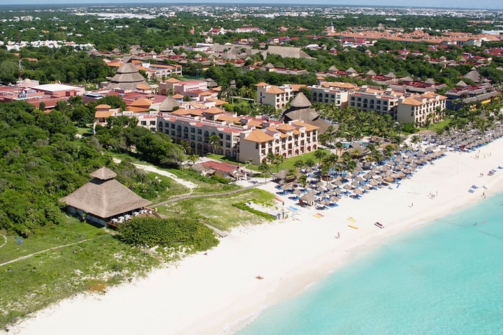 Sara-Salinas-Sandos-Playacar-Wedding | Destify Destination Wedding